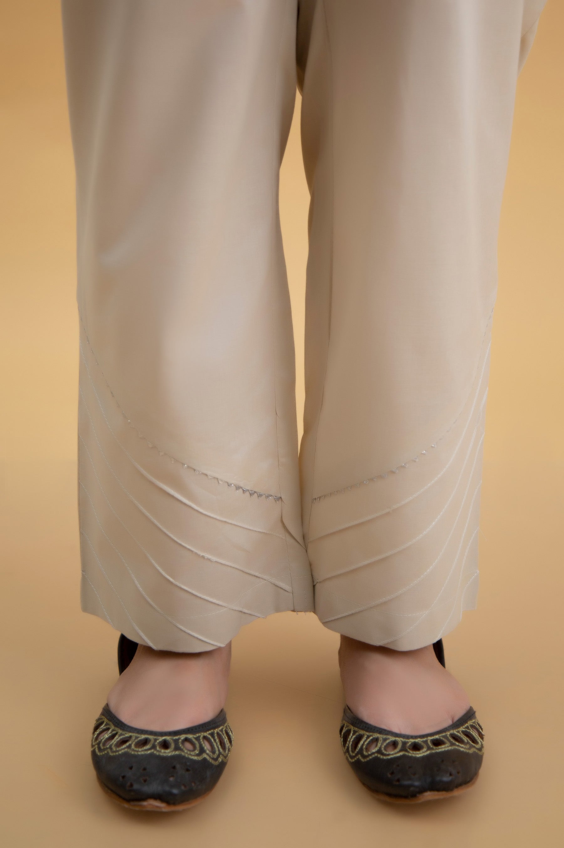 Basic Cambric Cigarette Pants - Beige – Zeenwoman
